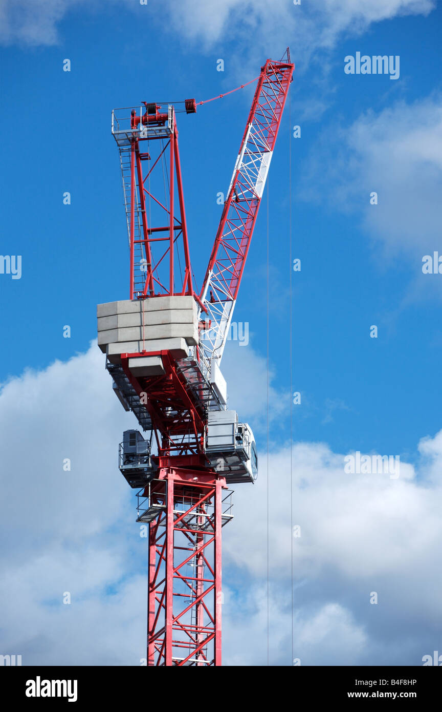 A single crane in central London Stock Photo - Alamy