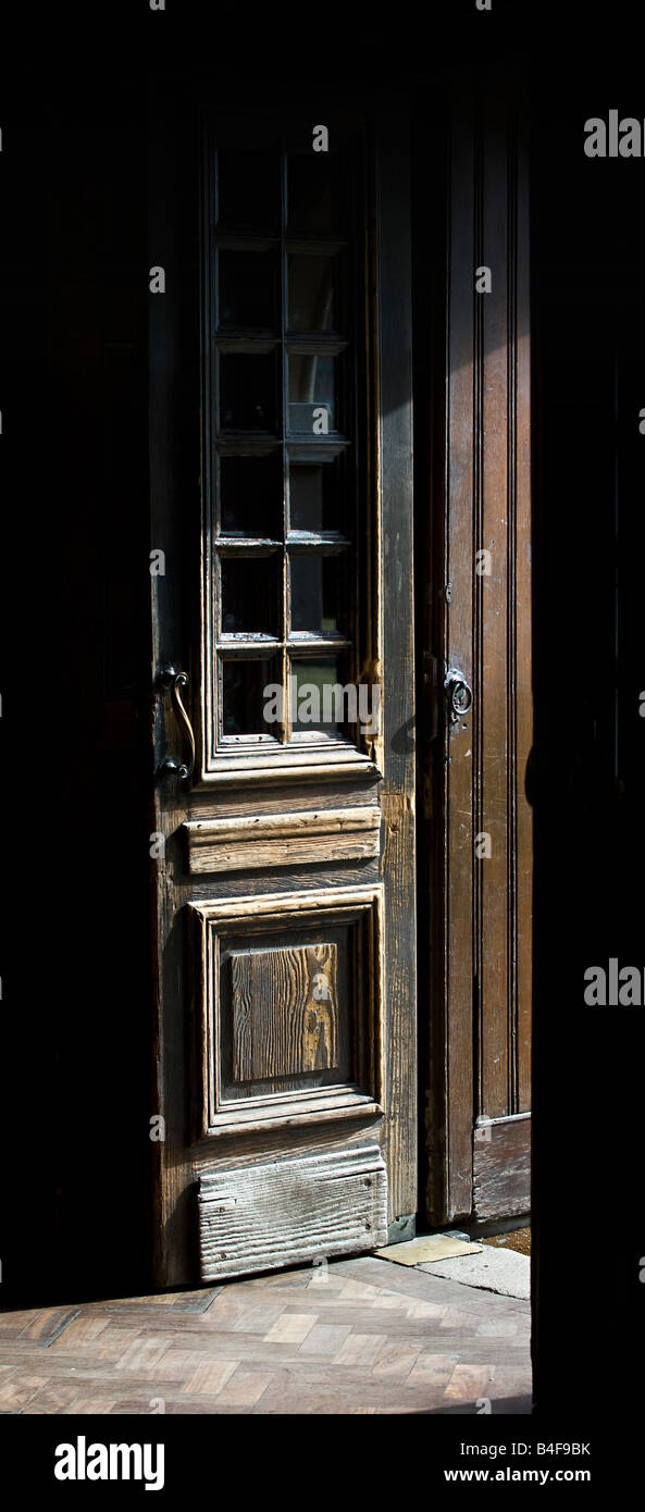 Old open door hi-res stock photography and images - Alamy