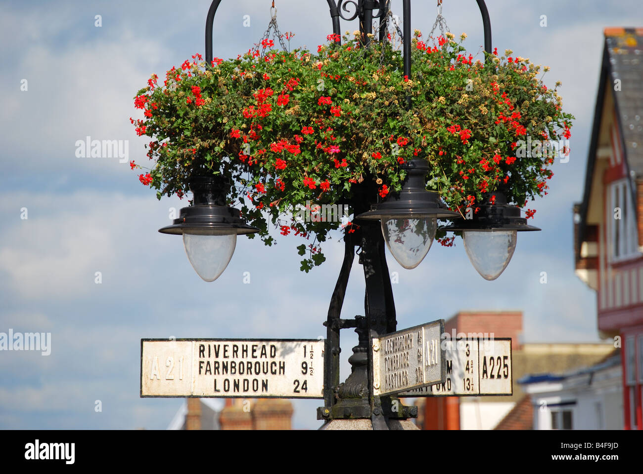 Old english town sign hi-res stock photography and images - Alamy
