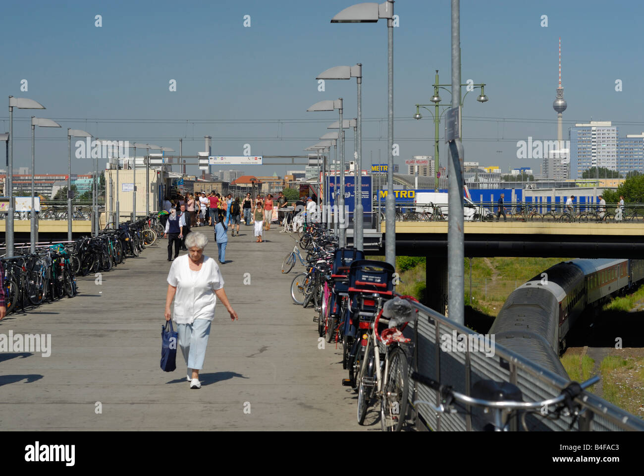 Warschauer Straße S-bahn train station, Berlin, Germany Stock Photo - Alamy