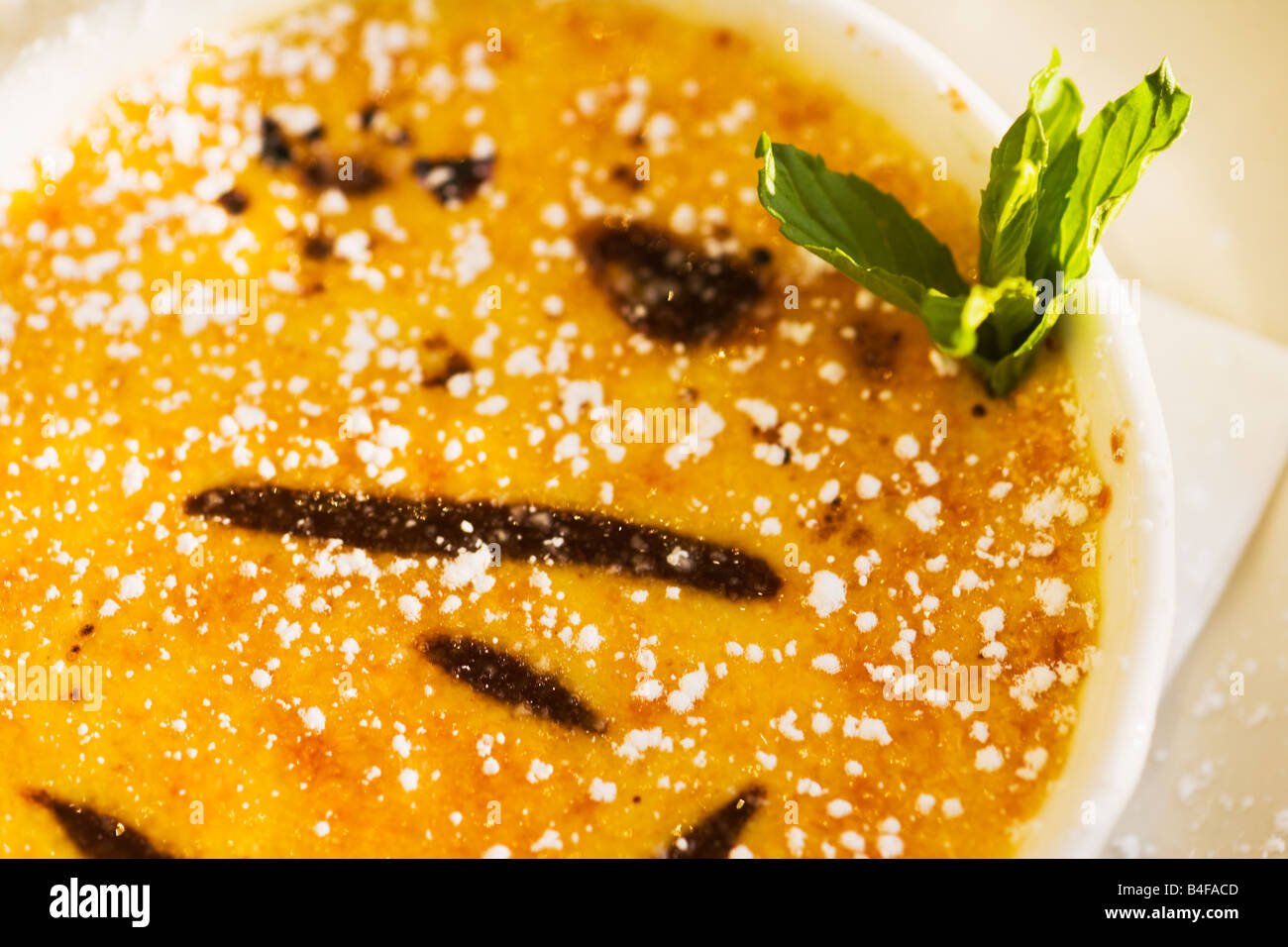creme brule dessert Zookers Cafe Carpinteria California Stock Photo - Alamy
