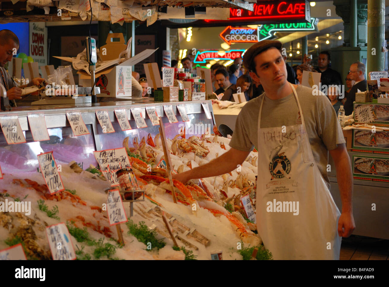 The fish market at Seattle's Pike Place Market Stock Photo - Alamy