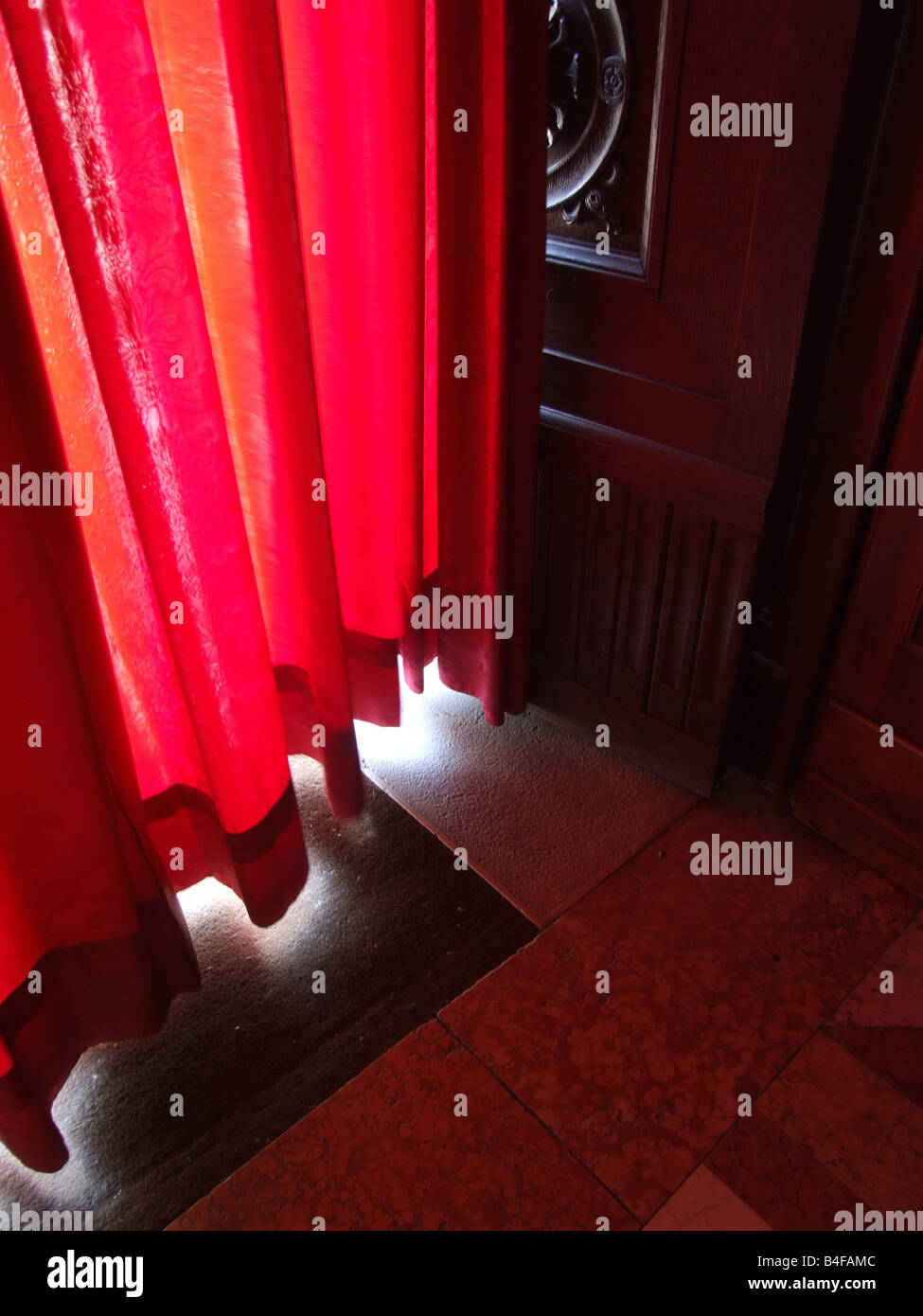 Dark red secret door hi-res stock photography and images - Alamy