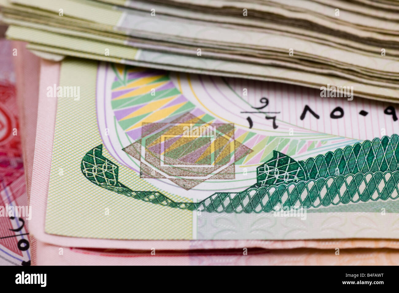 Various denominations of Iraqi Dinar Stock Photo - Alamy