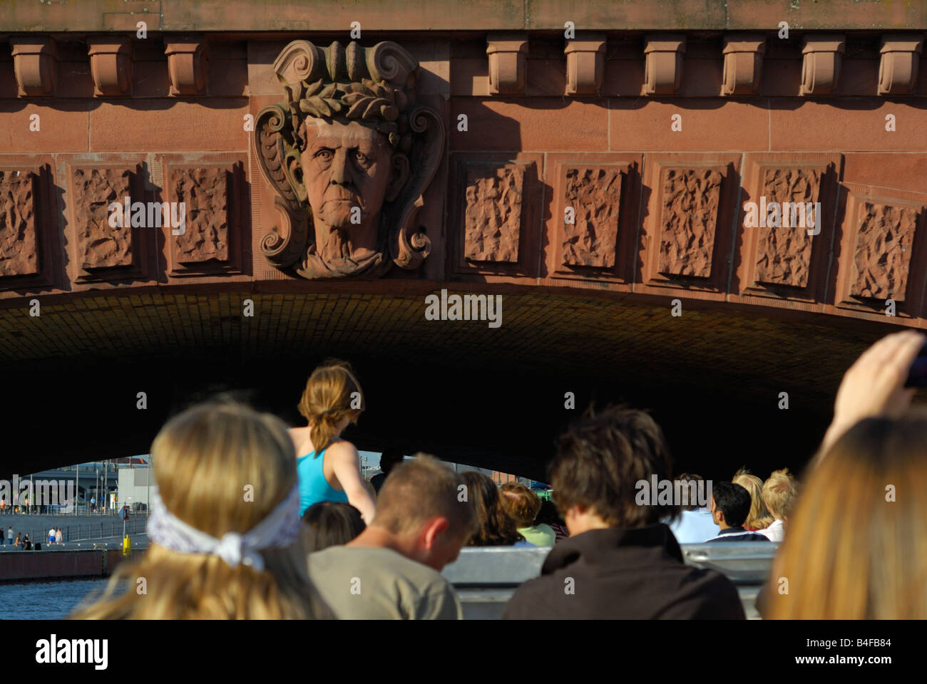 Tourists aboard boat under Berlin Moltke Bridge "Moltkebrücke" over ...