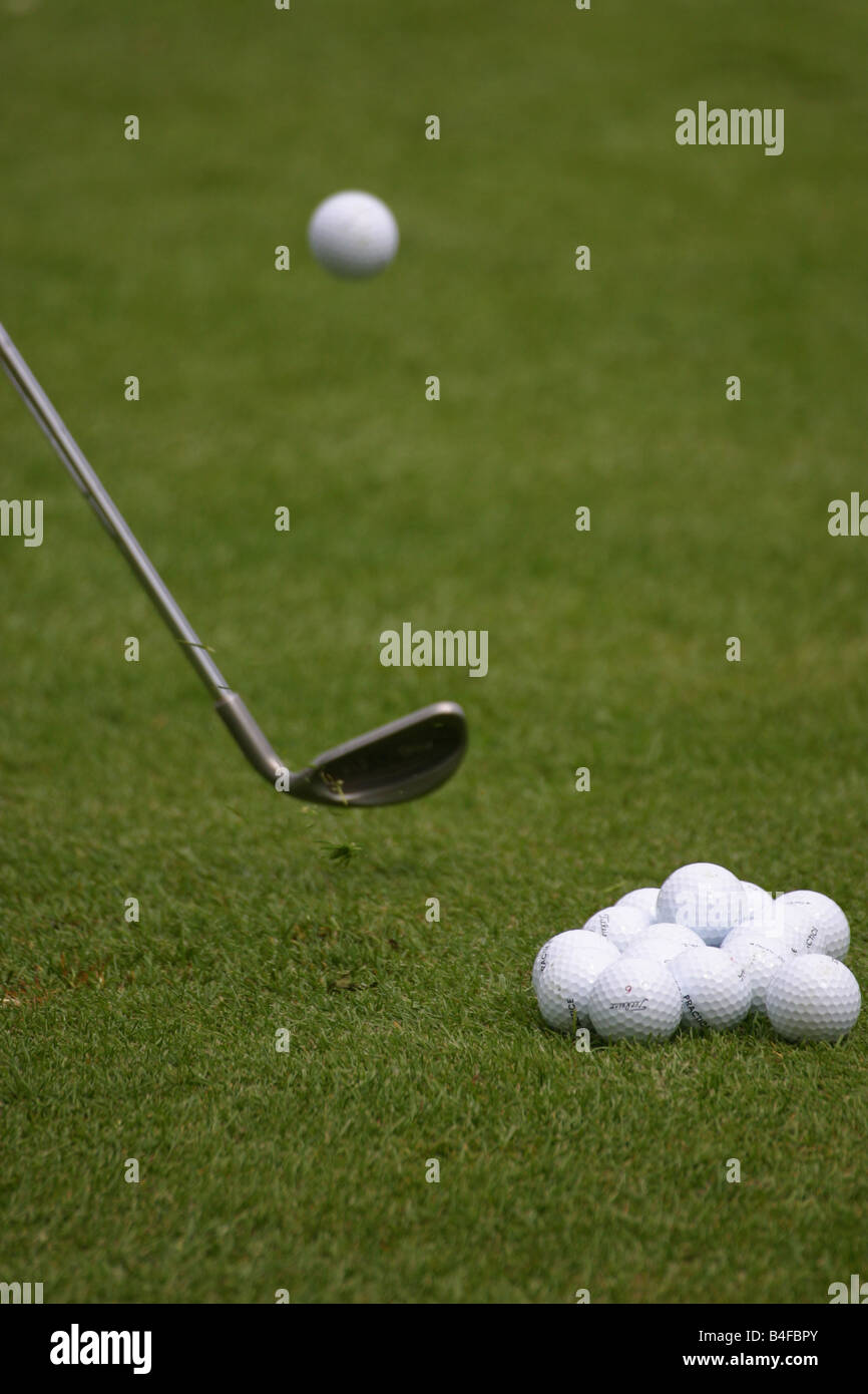 Chipping golf hi-res stock photography and images - Alamy