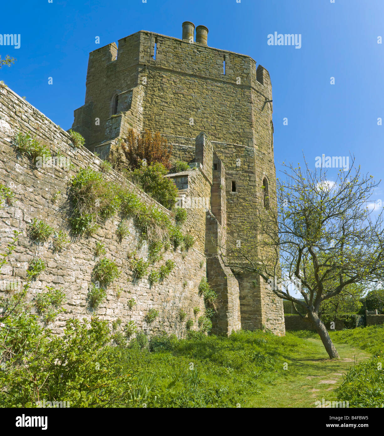 Tower stone turret stokesay castle hi-res stock photography and images ...