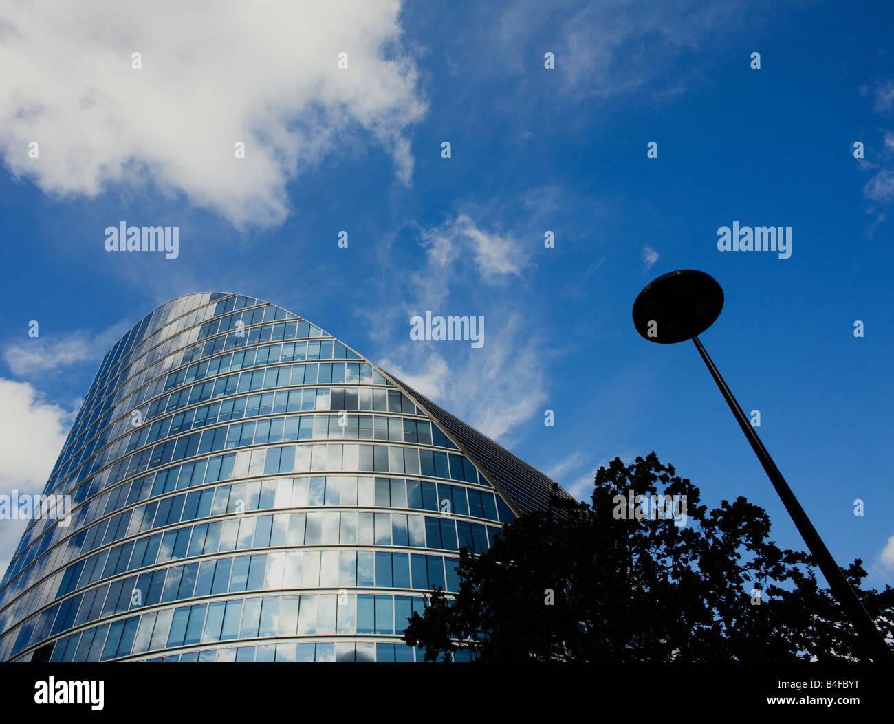 Modern office building Moor House on London Wall in the City of London ...