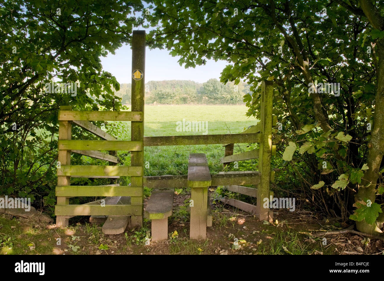 A gate on a footpath Stock Photo - Alamy
