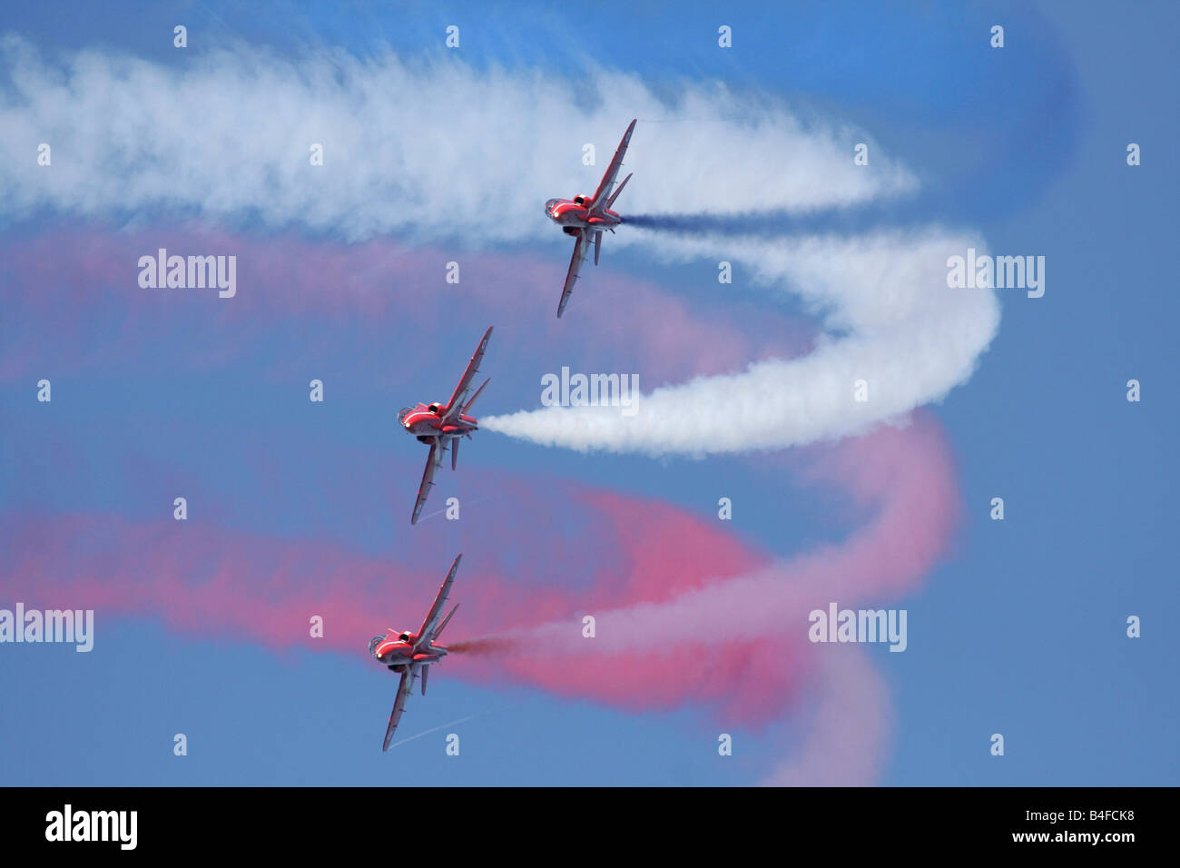Raf red arrows in flight hi-res stock photography and images - Alamy
