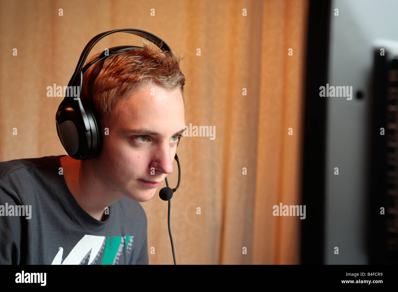 Portait of a teenage boy in front of his computer Stock Photo - Alamy