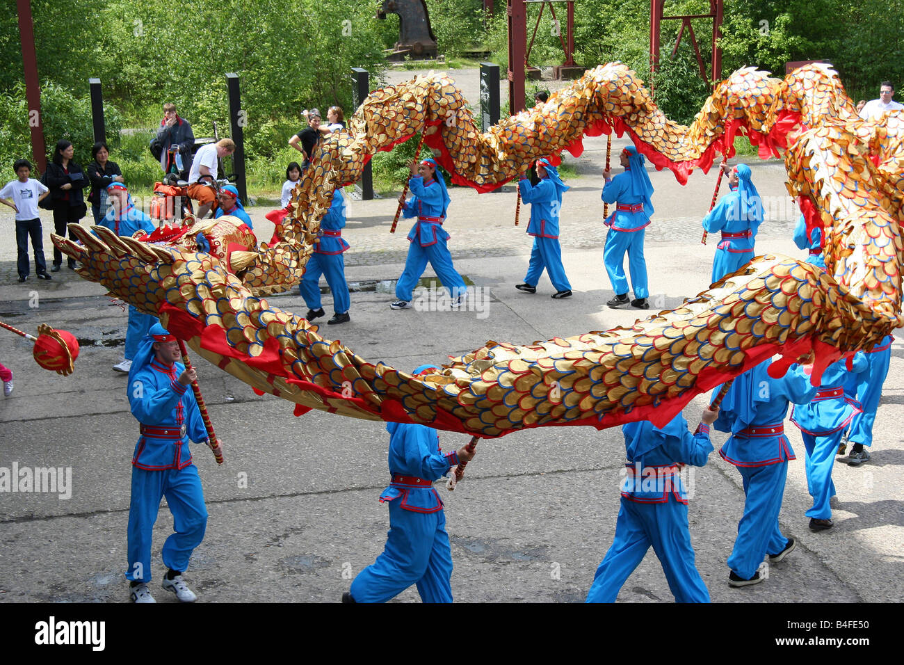 Dragon tail circle hi-res stock photography and images - Alamy