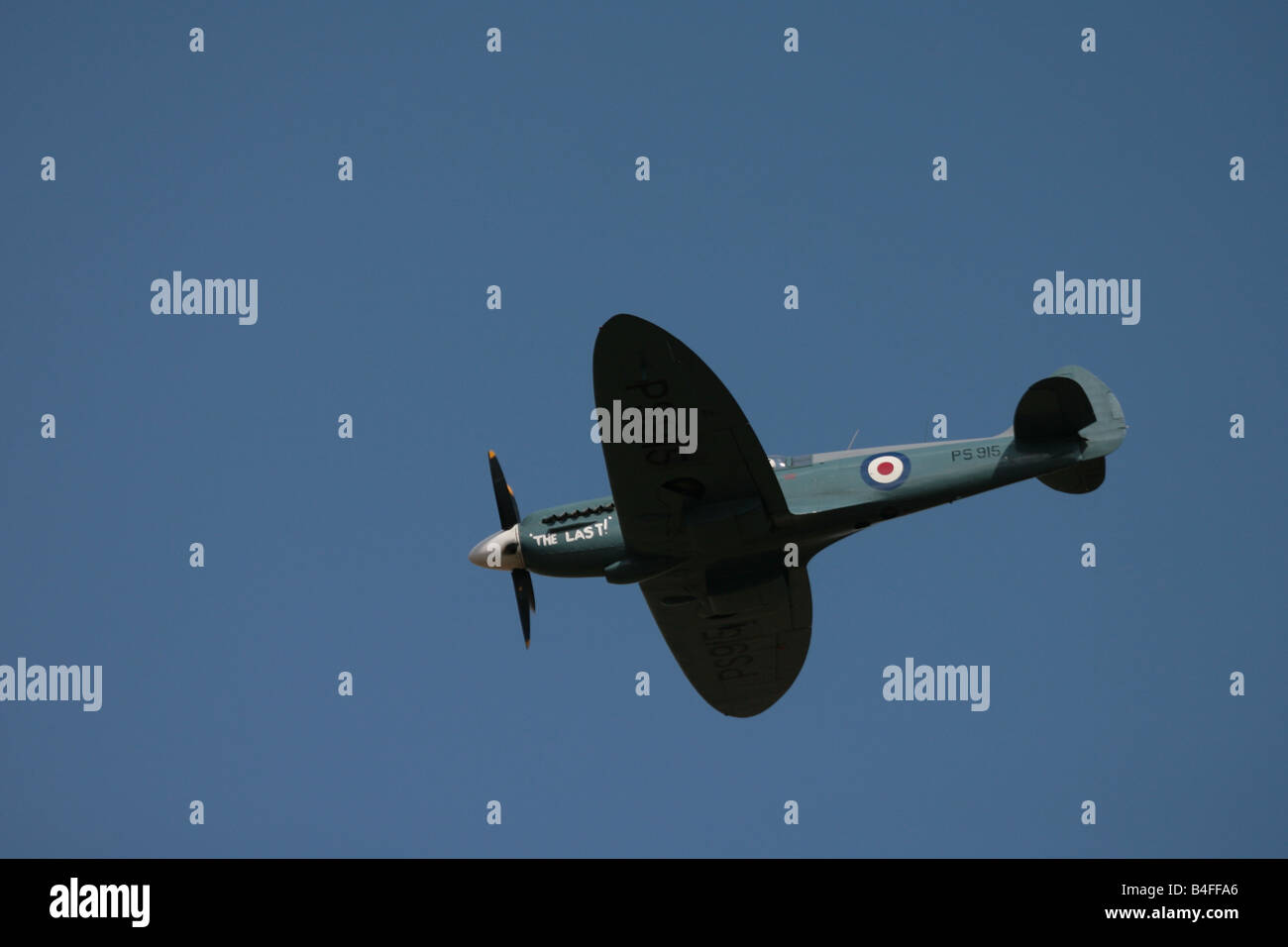 Spitfire flying at a Duxford airshow Stock Photo - Alamy