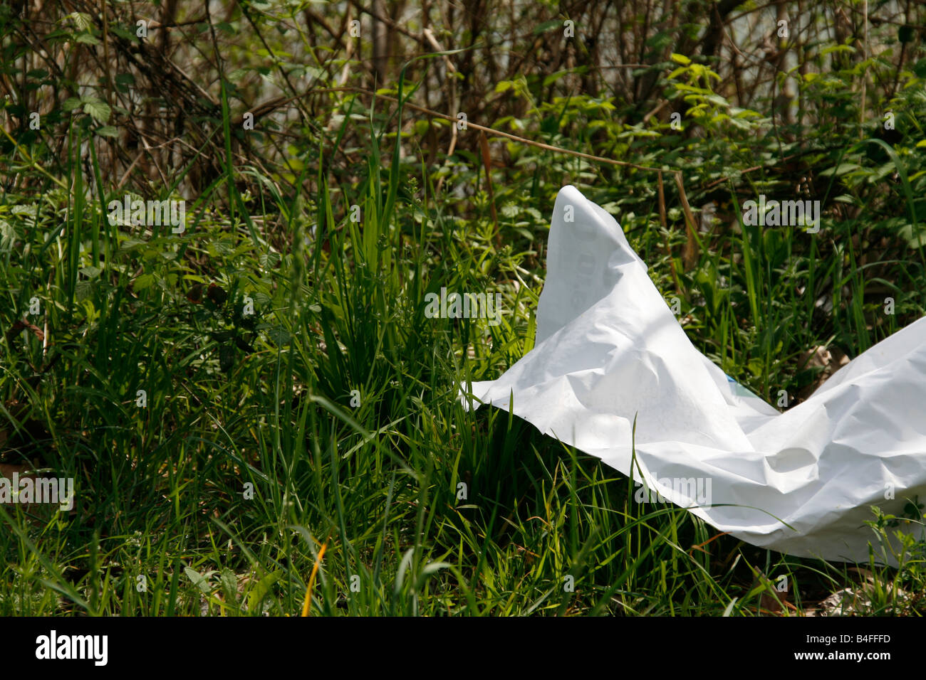 paper litter rubbish in field park in countryside Stock Photo - Alamy