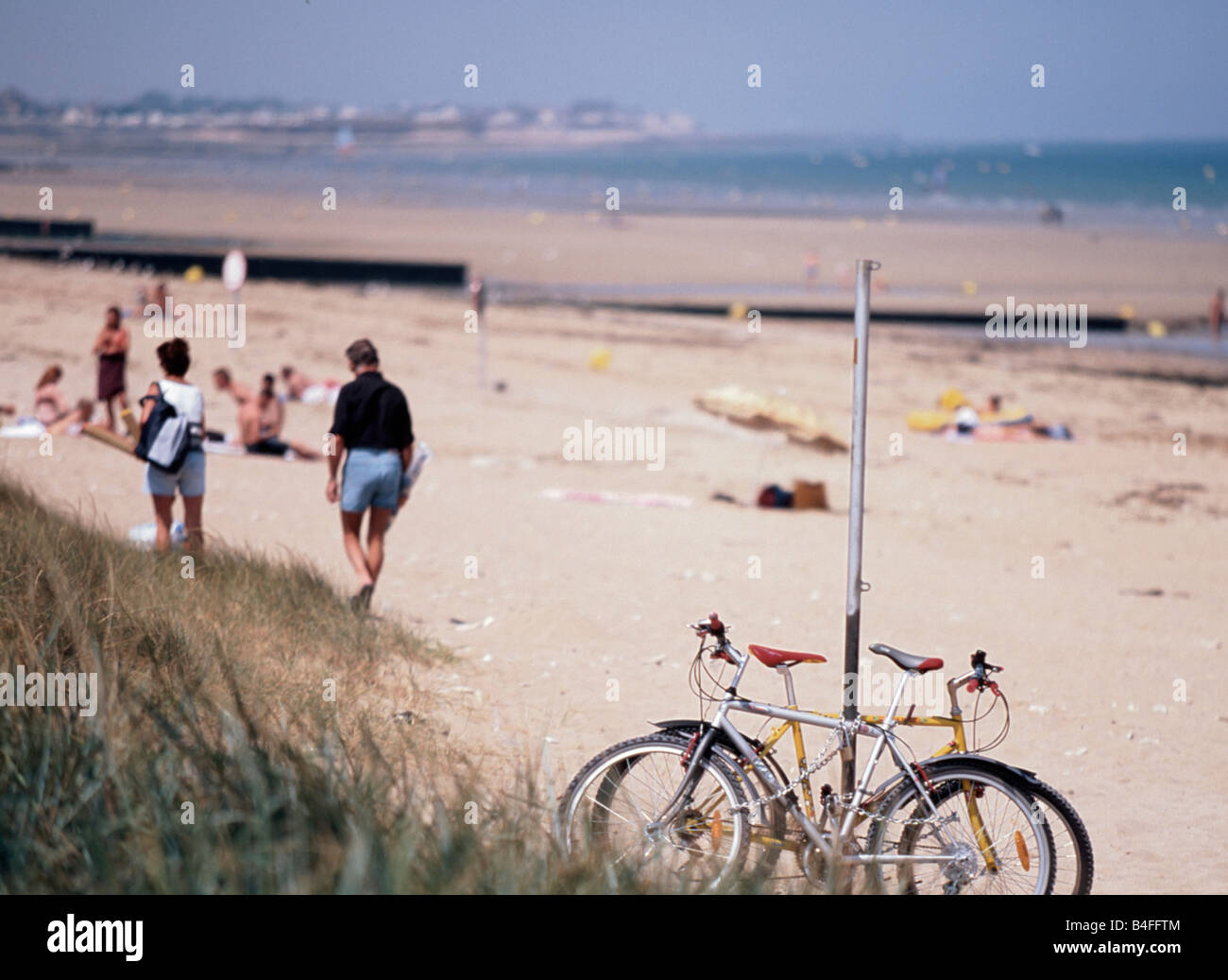 Tied to a pole hi-res stock photography and images - Alamy