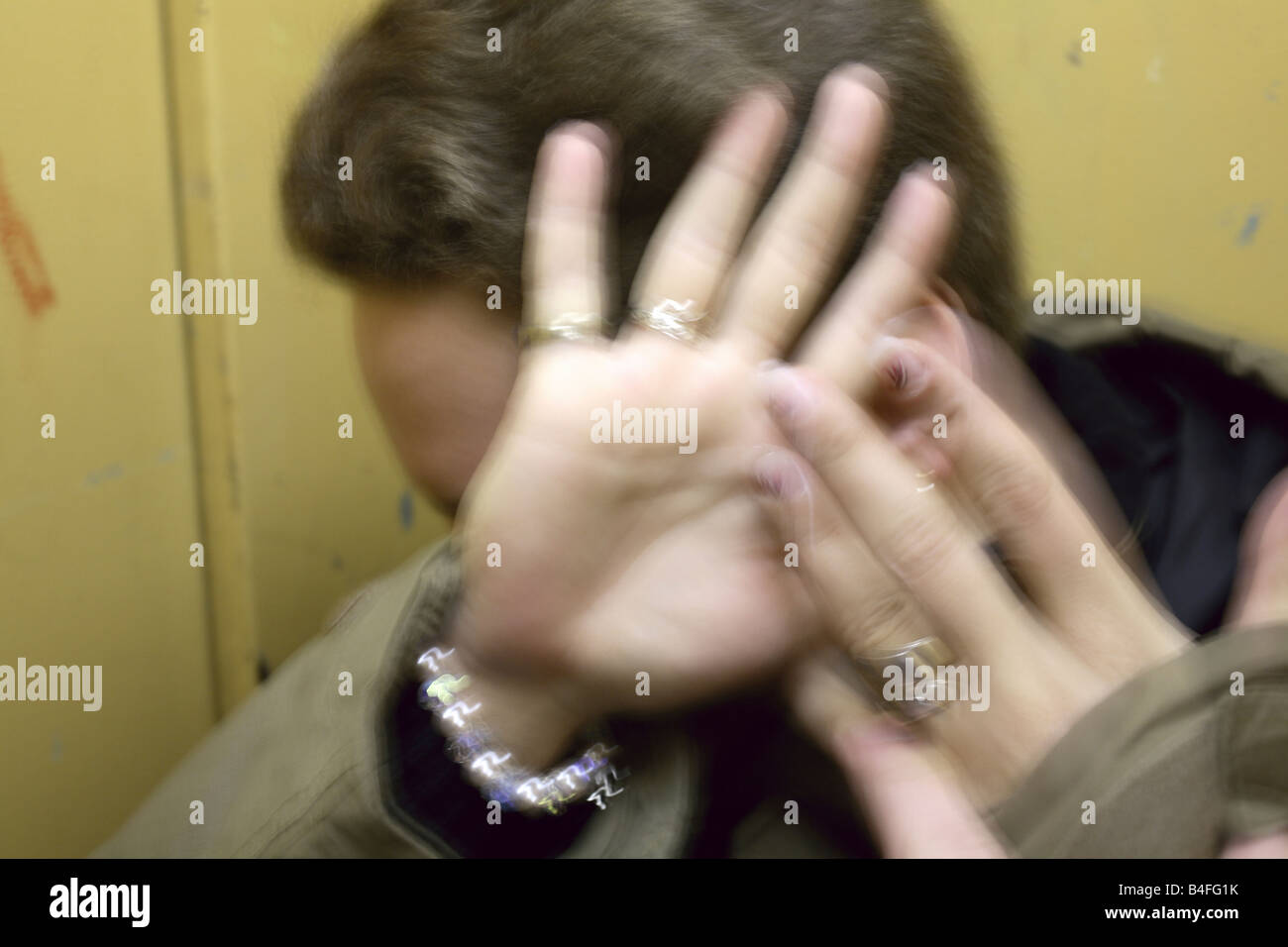 Woman in a defensive posture Stock Photo - Alamy