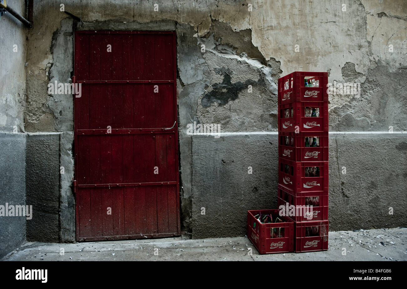 Crates of coca cola bottles hi-res stock photography and images - Alamy