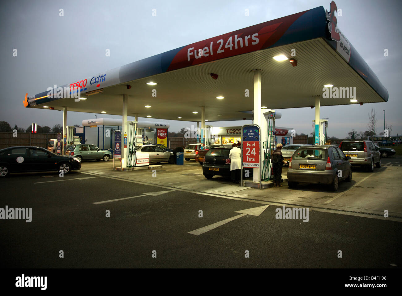 Petrol station forecourt hi-res stock photography and images - Alamy