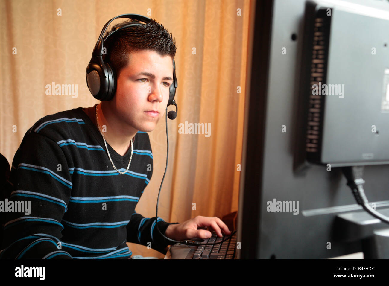 Portait of a teenage boy in front of his computer Stock Photo - Alamy