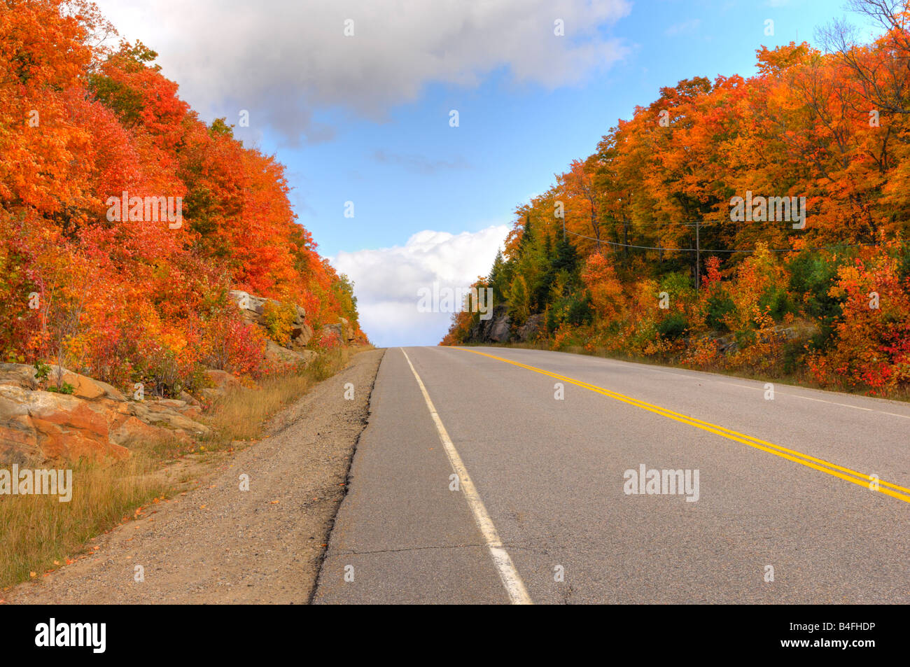 Beautiful roadside fall scene hi-res stock photography and images - Alamy