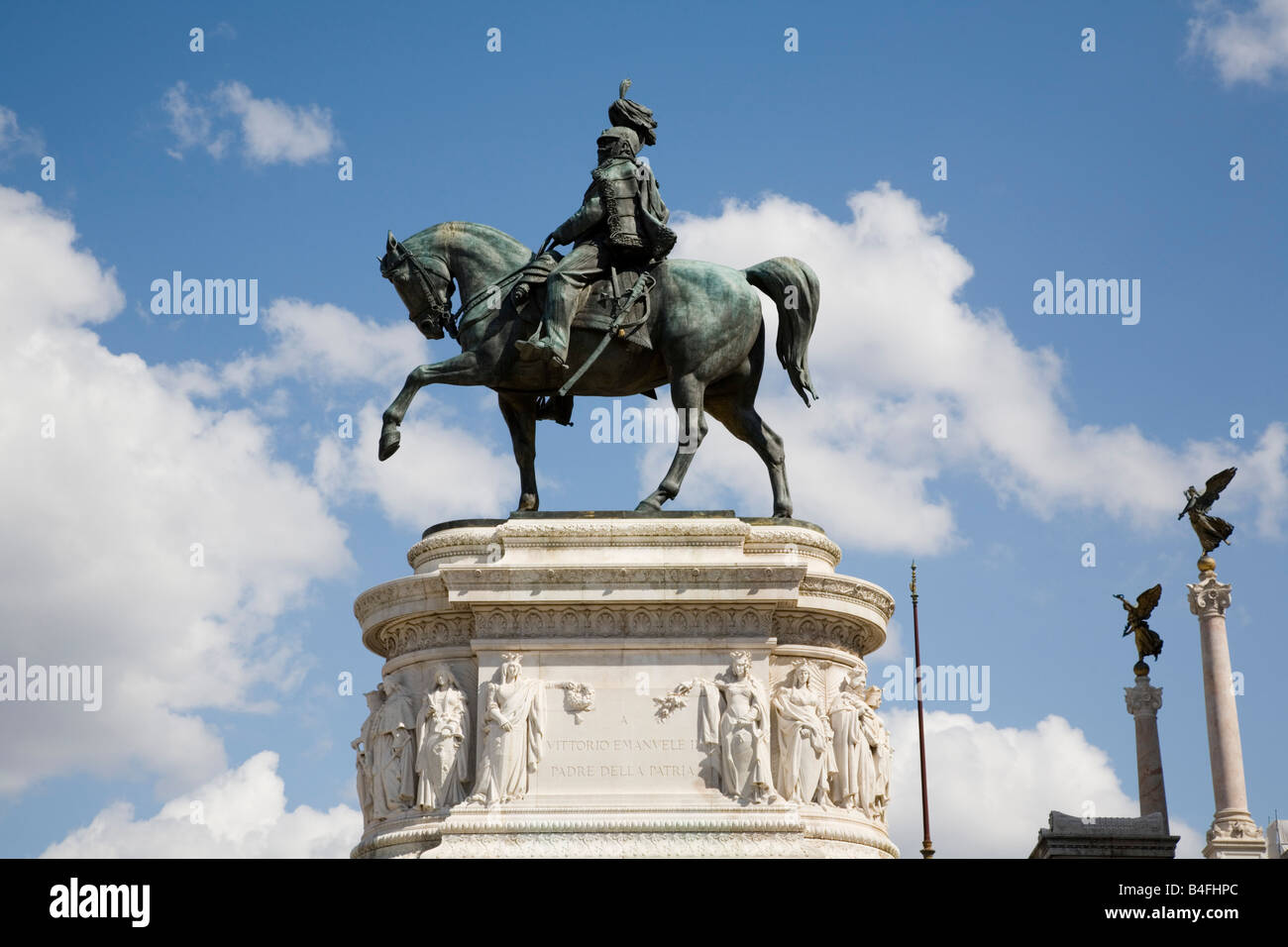 Monument of king emanuel ii hi-res stock photography and images - Alamy