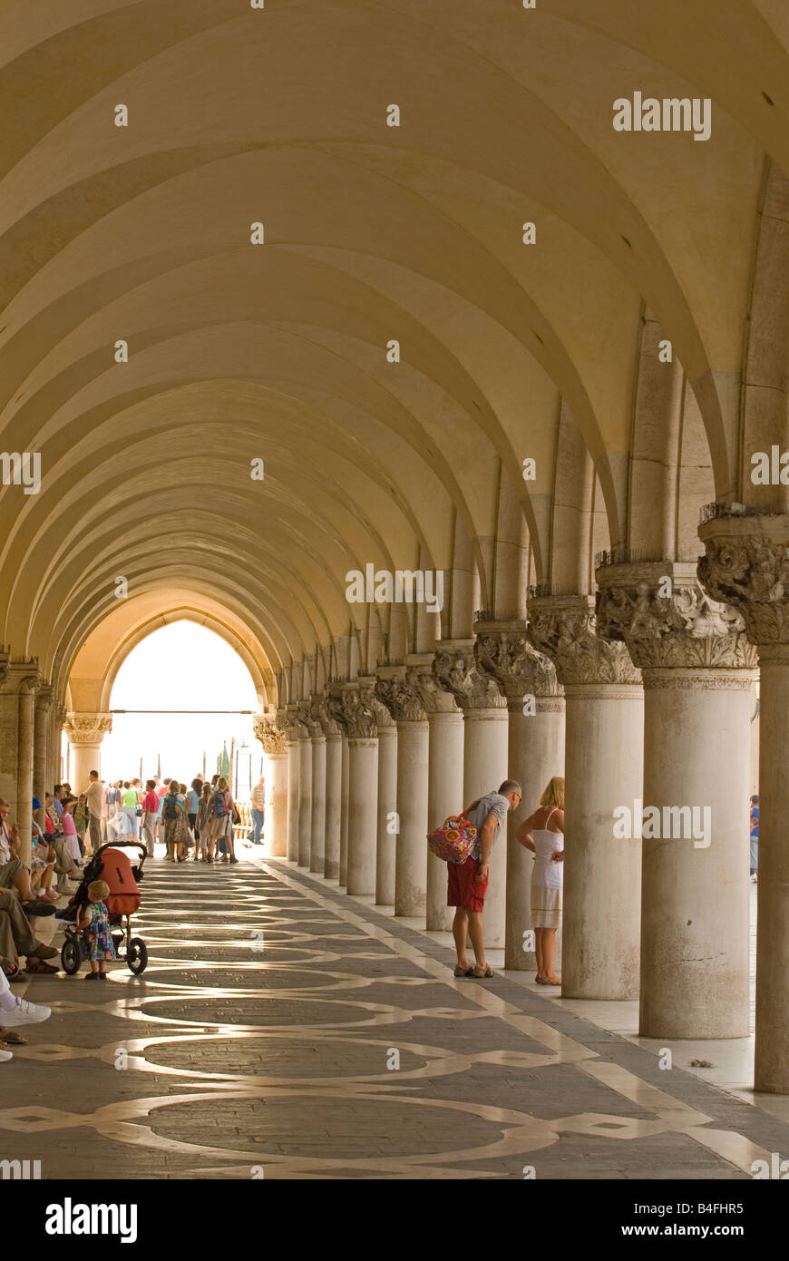 Doge palace walkway hi-res stock photography and images - Alamy