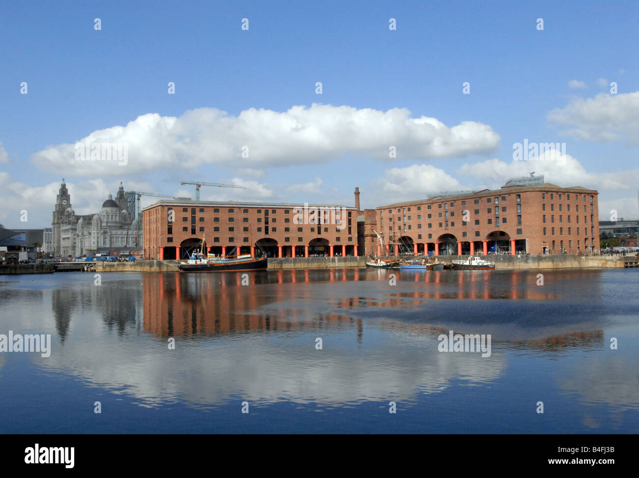 Albert dock liverpool hi-res stock photography and images - Alamy