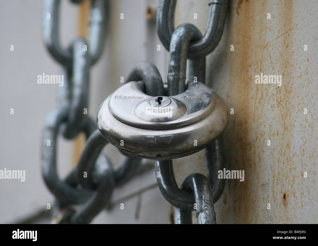 lock and chain on rusted white metal panel Stock Photo - Alamy