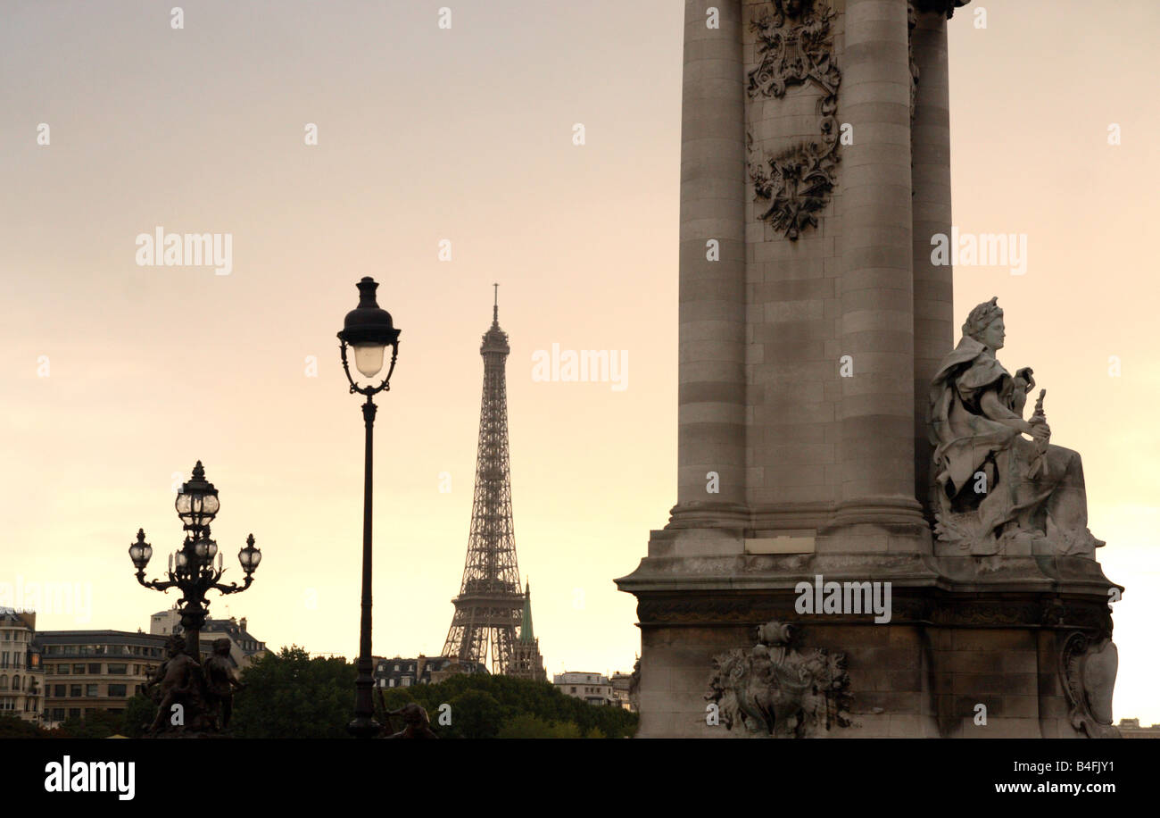 Eiffel tower symmetrical hi-res stock photography and images - Alamy