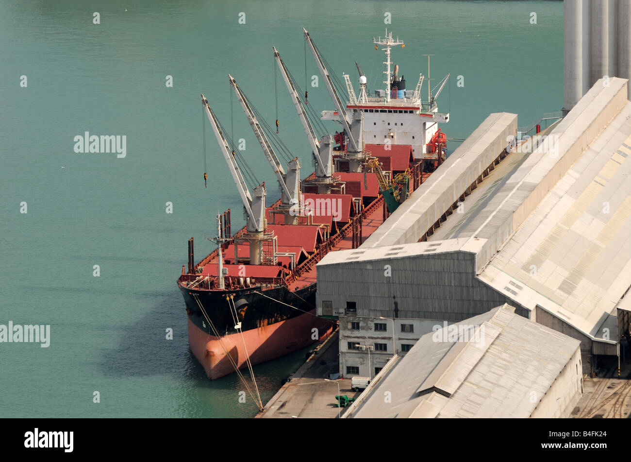 Port ship unloader hi-res stock photography and images - Alamy