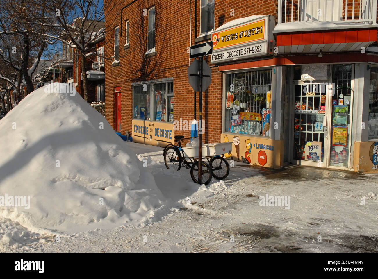 Montreal after a snow storm hi-res stock photography and images - Alamy