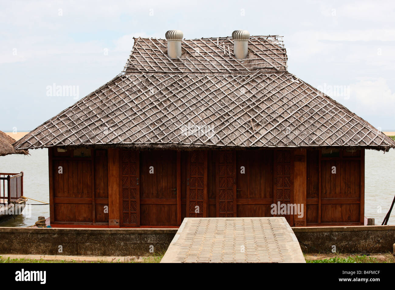 Thatched cottage india hi-res stock photography and images - Alamy
