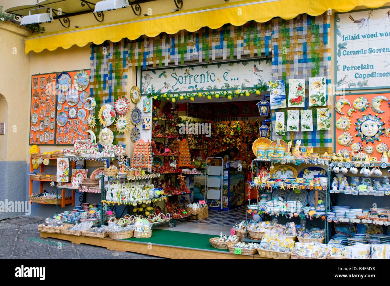 Tourist gift shop hi-res stock photography and images - Alamy