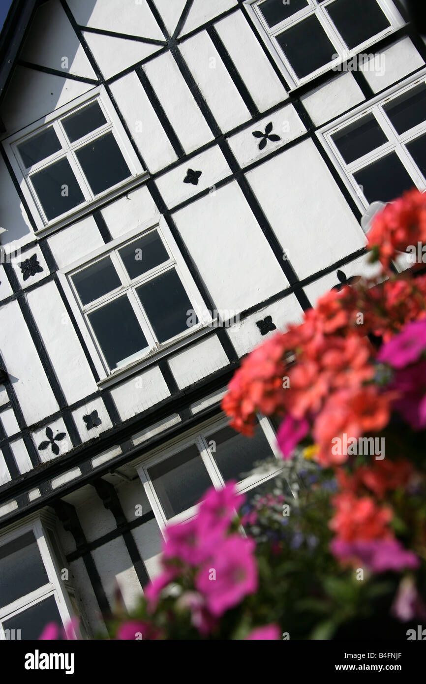 British tudor architecture hi-res stock photography and images - Alamy