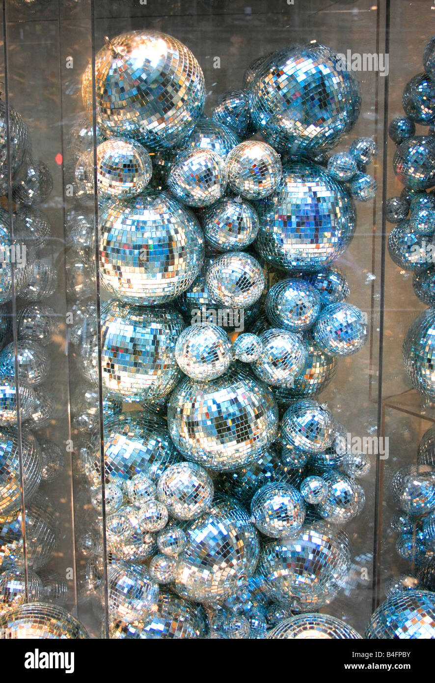 Department store window display hi-res stock photography and images - Alamy