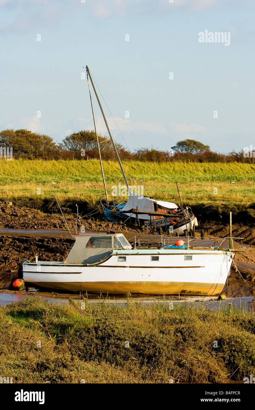 Boats with low tide hi-res stock photography and images - Alamy