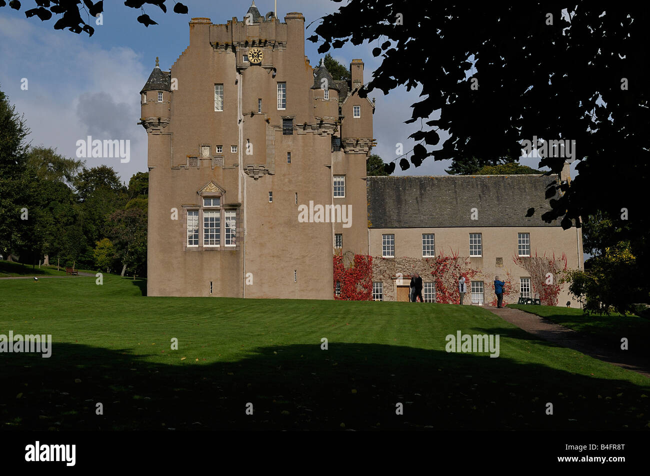 Crathes castle and gardens hi-res stock photography and images - Alamy