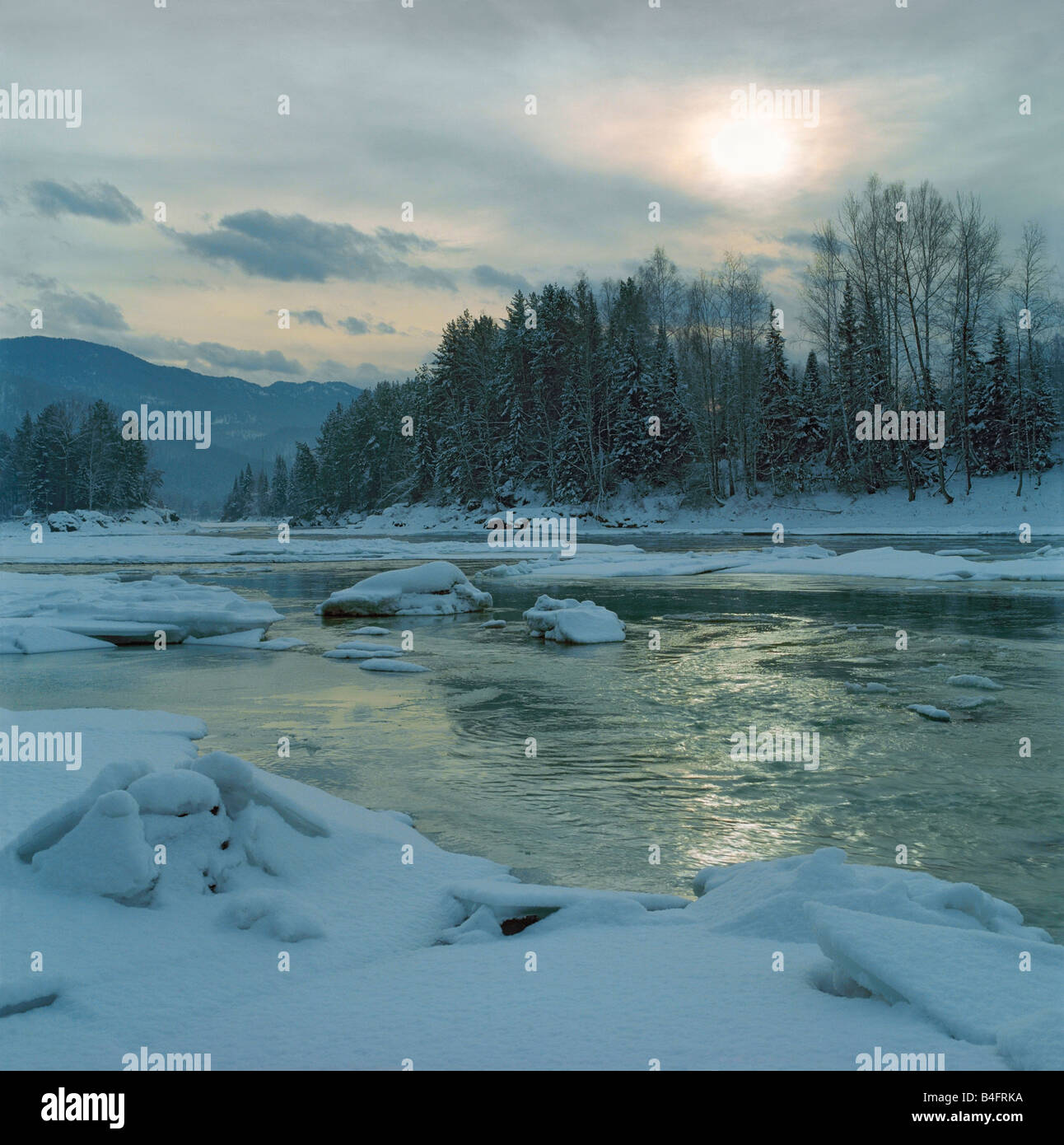 Village river in siberia hi-res stock photography and images - Alamy
