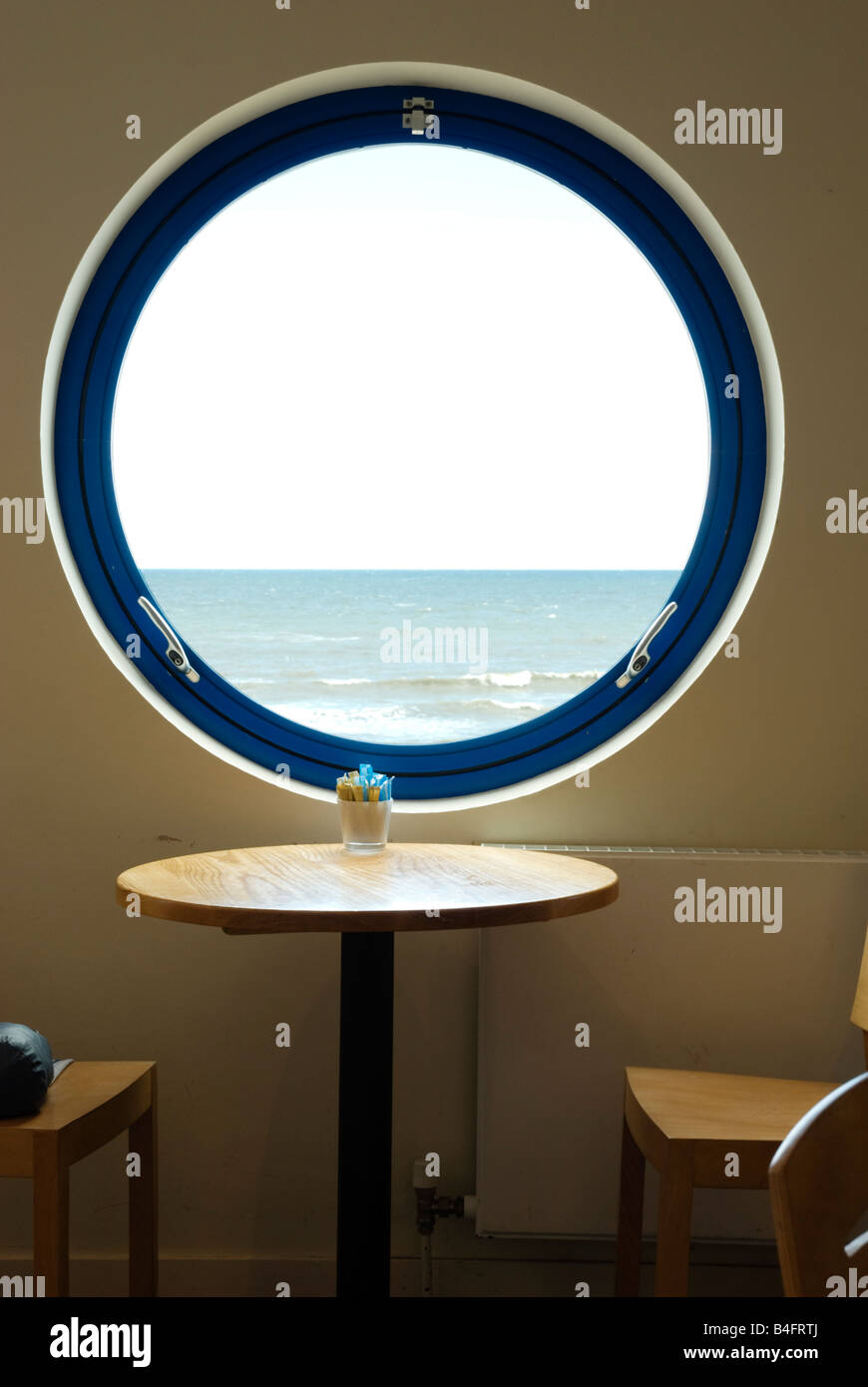 Round porthole hi-res stock photography and images - Alamy