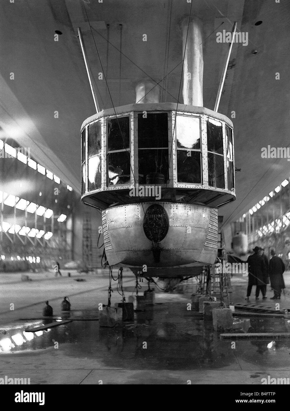 The gondalier of the Armstrong Whitworth R33 Airship inside it s giant ...