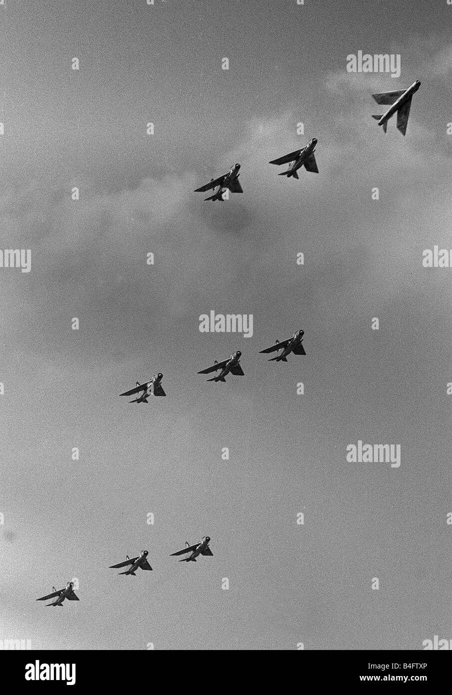 Aircraft English Electric Lightning F3 s June 1965 fly in a formation ...