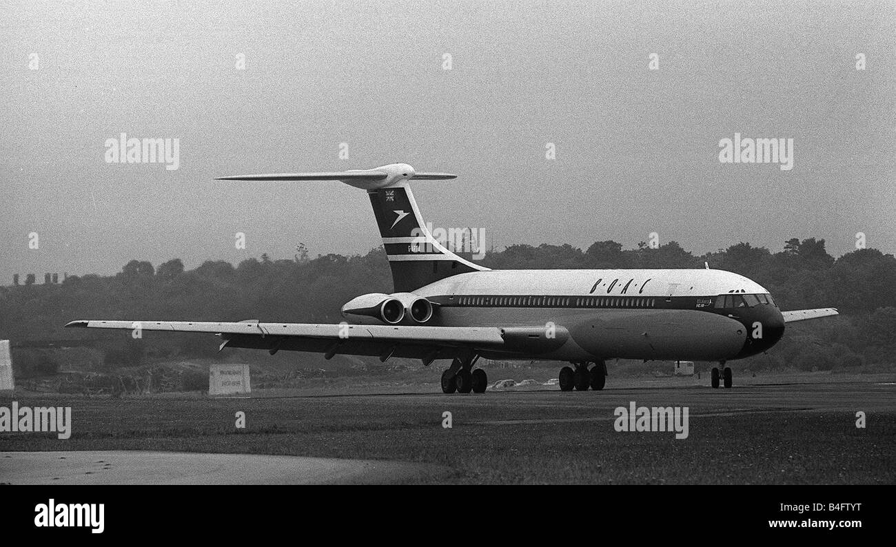 Aircraft Vickers VC10 in BOAC colours rolls on to the runway for it s ...