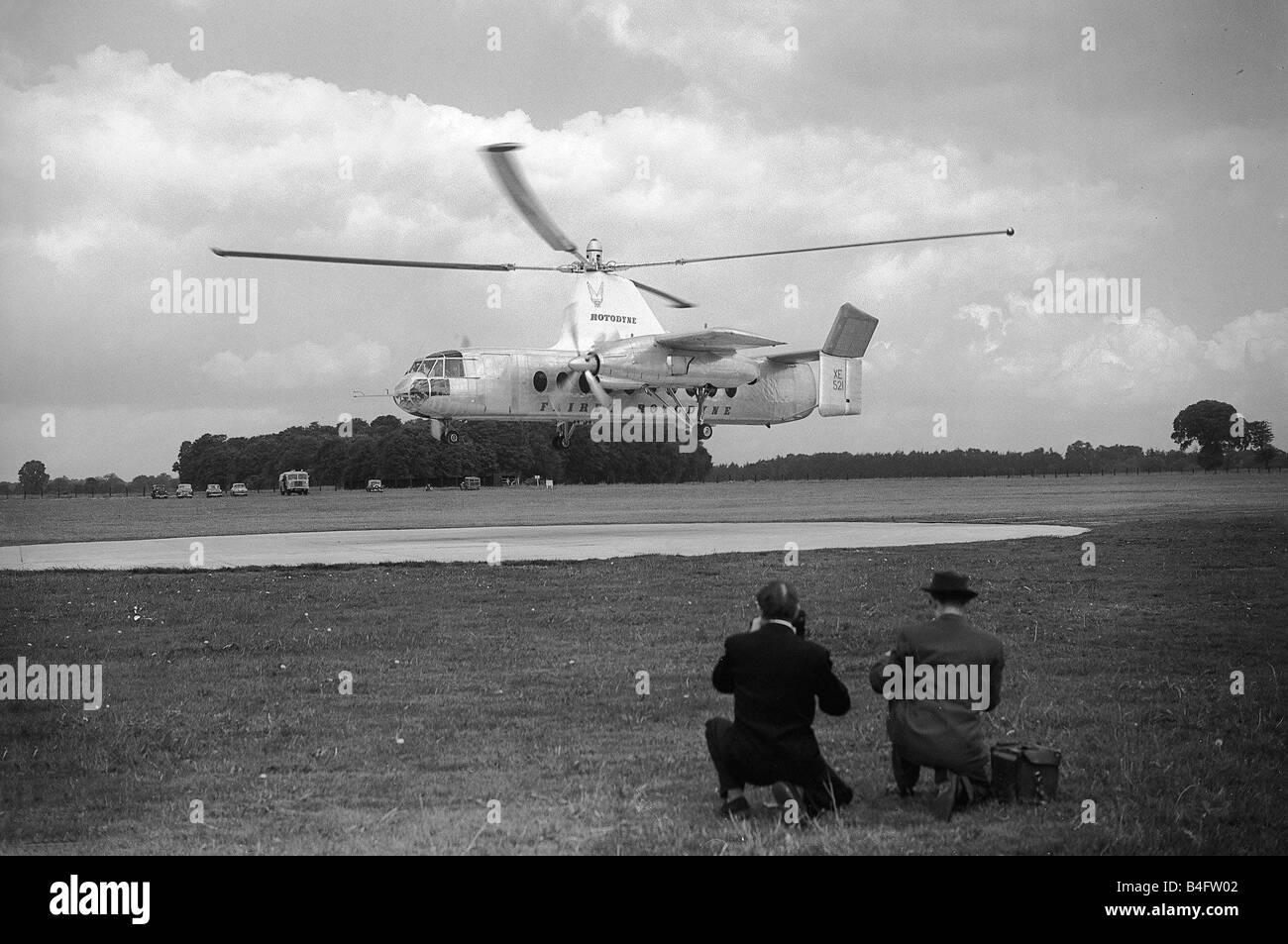 White waltham airfield hi-res stock photography and images - Alamy