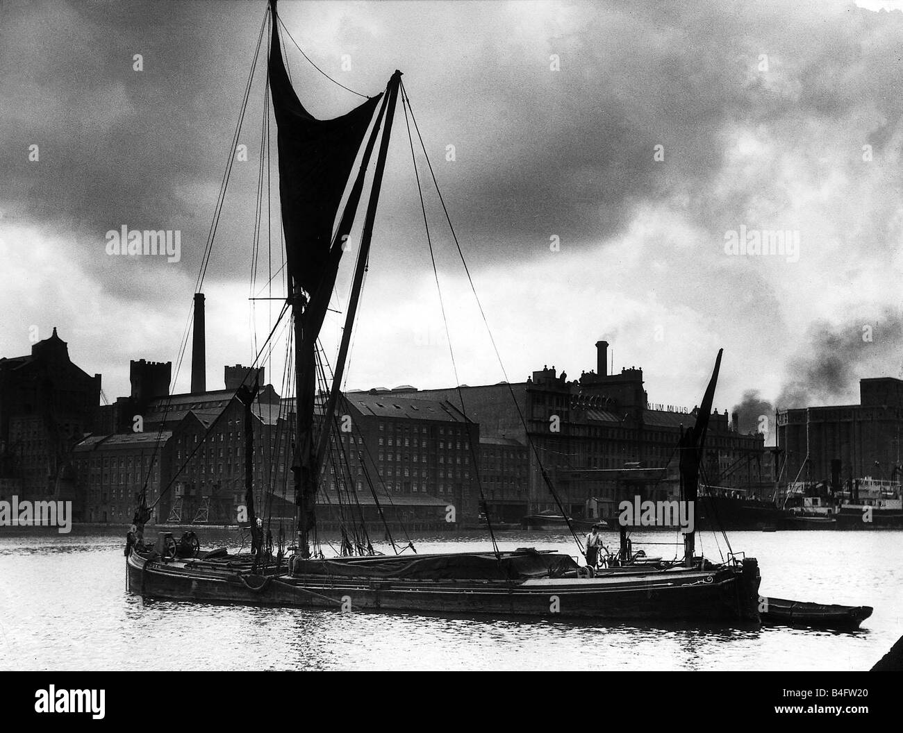 London docks 1930s Black and White Stock Photos & Images - Alamy