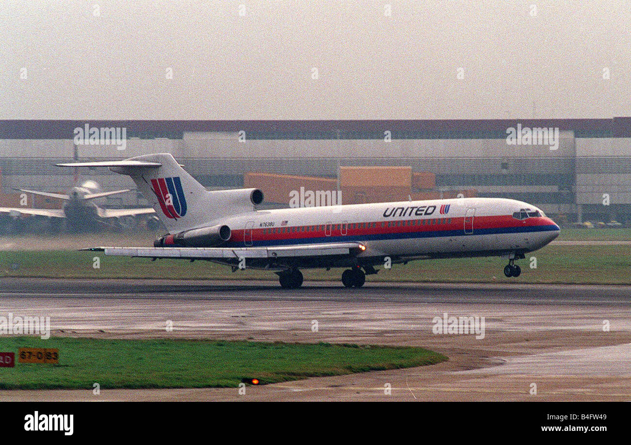 Aircraft Boeing 727 United Airlines landing at Heathrow Airport London ...