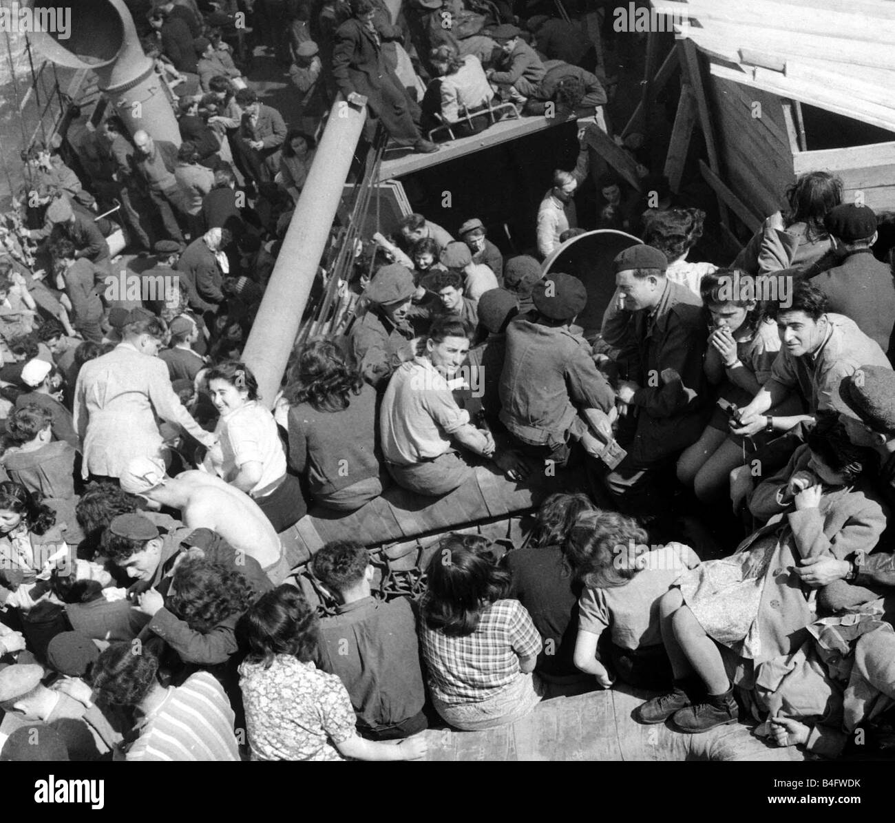 Jewish Refugees return home to Israel 1947 packed on ships Stock Photo ...