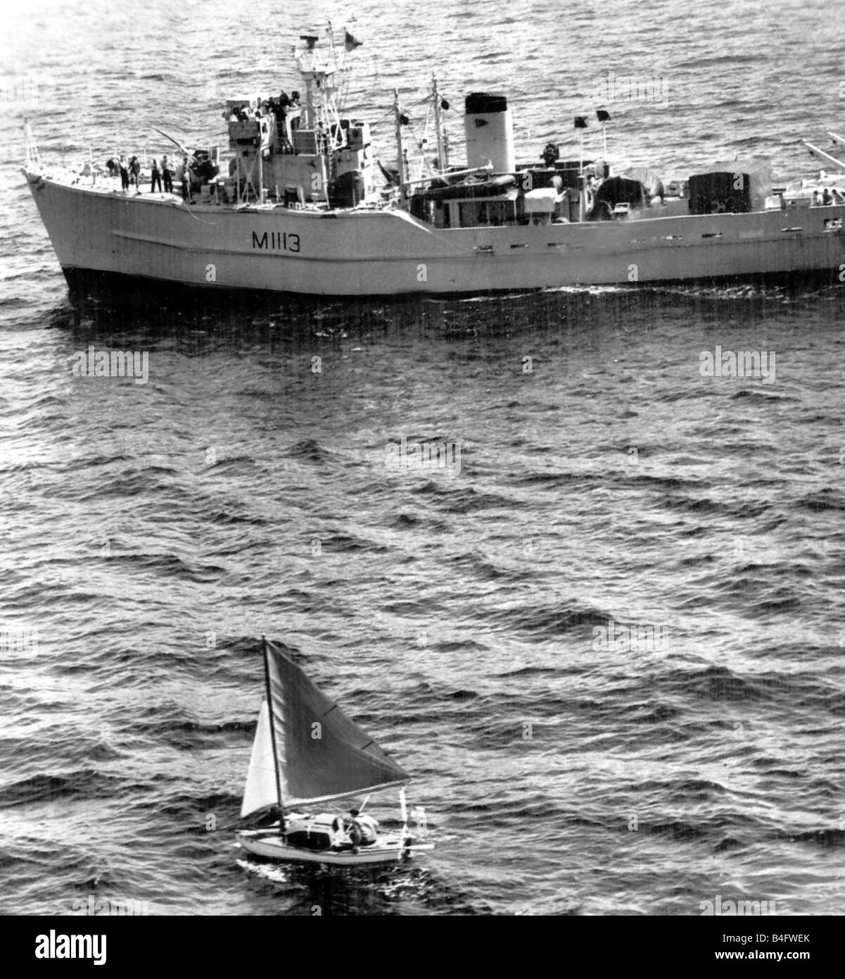 Bob Manry the American Jornalist who is sailing the Atlantic alone in ...