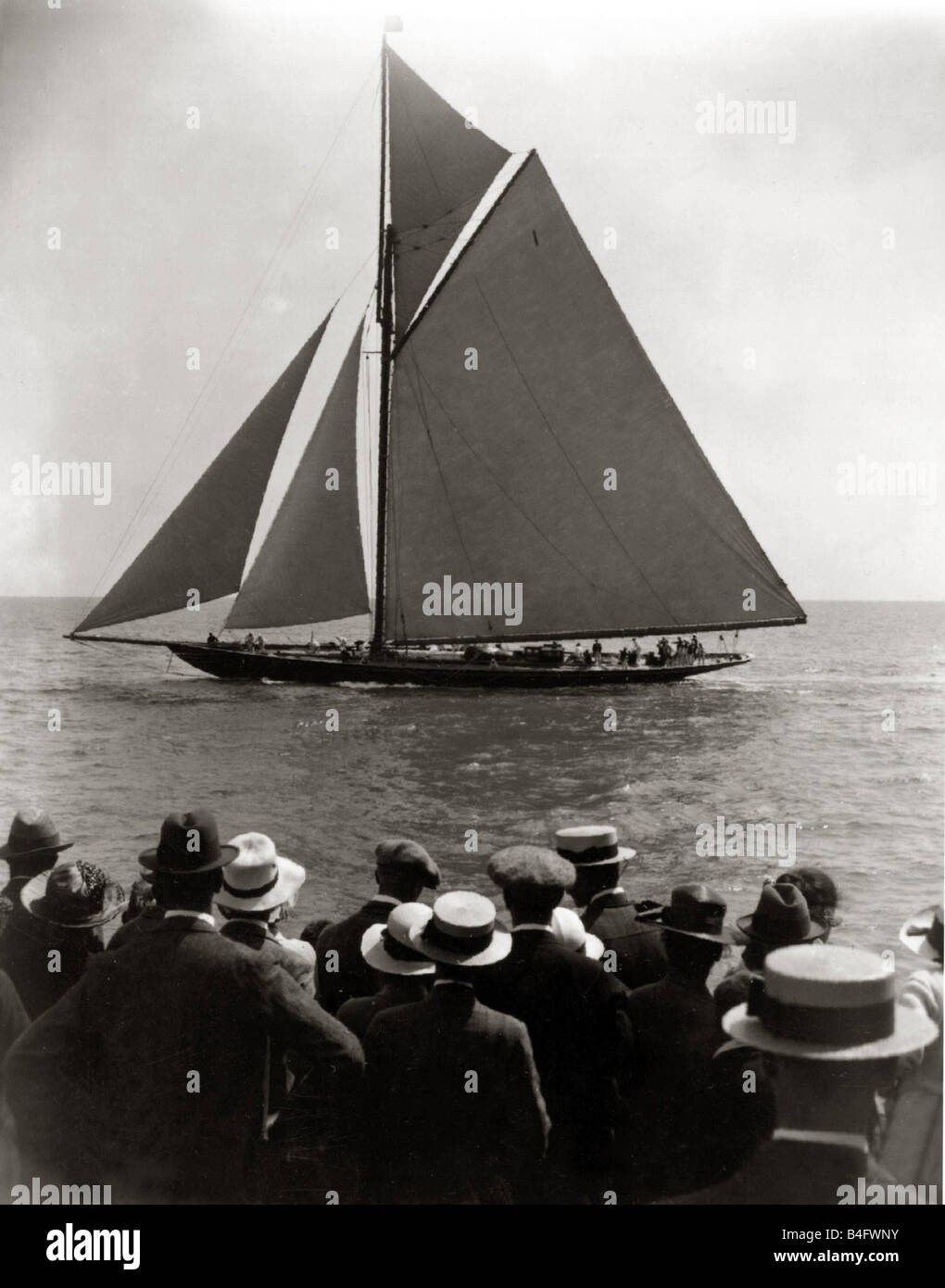 1920s yacht hi-res stock photography and images - Alamy