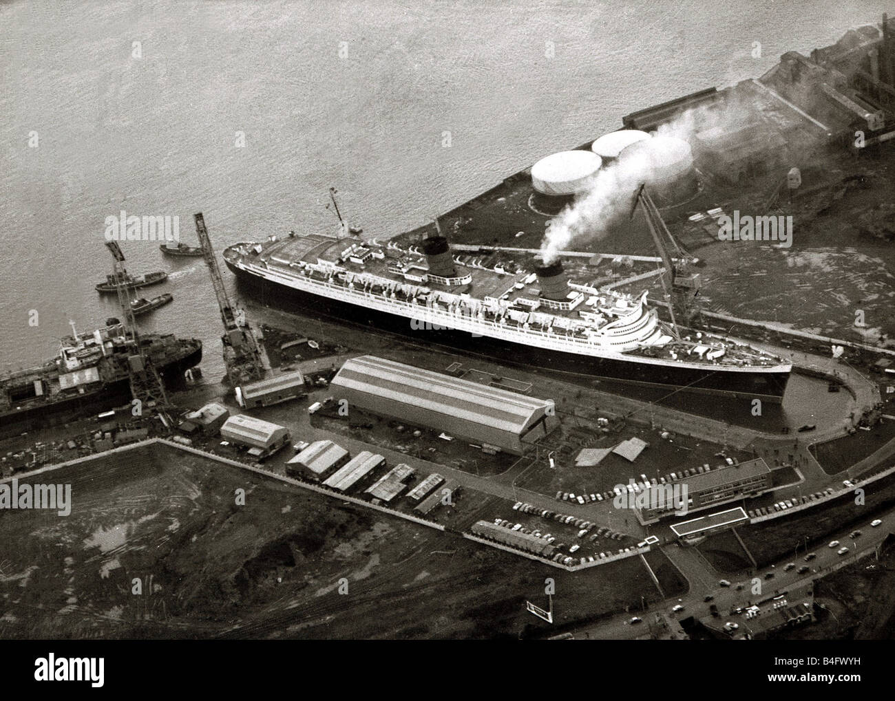 Queen elizabeth clyde 1965 hi-res stock photography and images - Alamy
