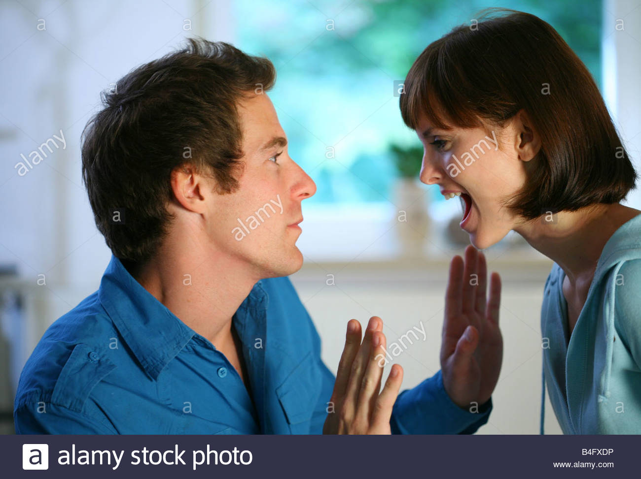 Ohren Zuhalten High Resolution Stock Photography and Images - Alamy